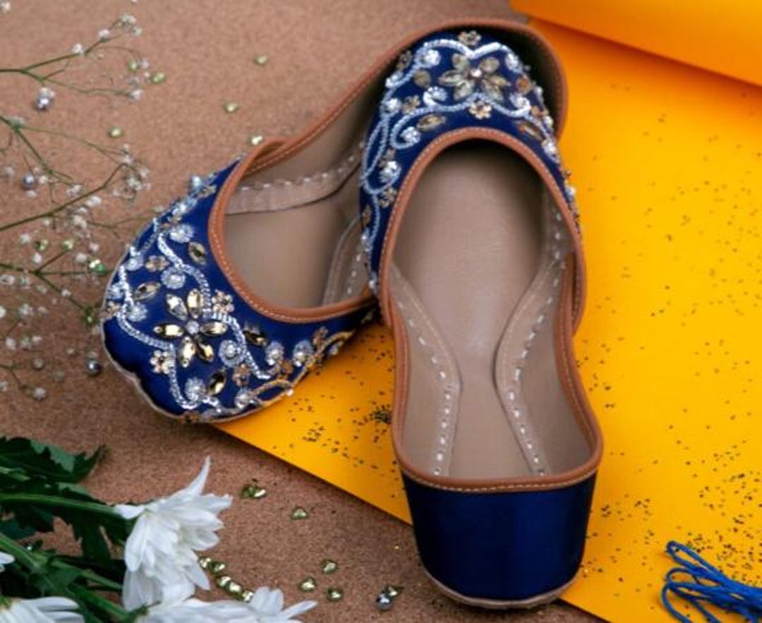 Blue Daisy Embellished Khussa | Punjabi Jutti| Traditional Wedding ...
