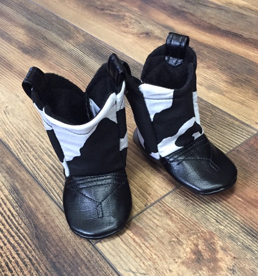 Botas vaqueras para bebé con estampado de vaca en blanco y negro ...