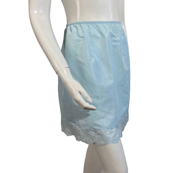 Vintage Pale Blue Half Slip 1960s Hollywood Vassarett… - Gem