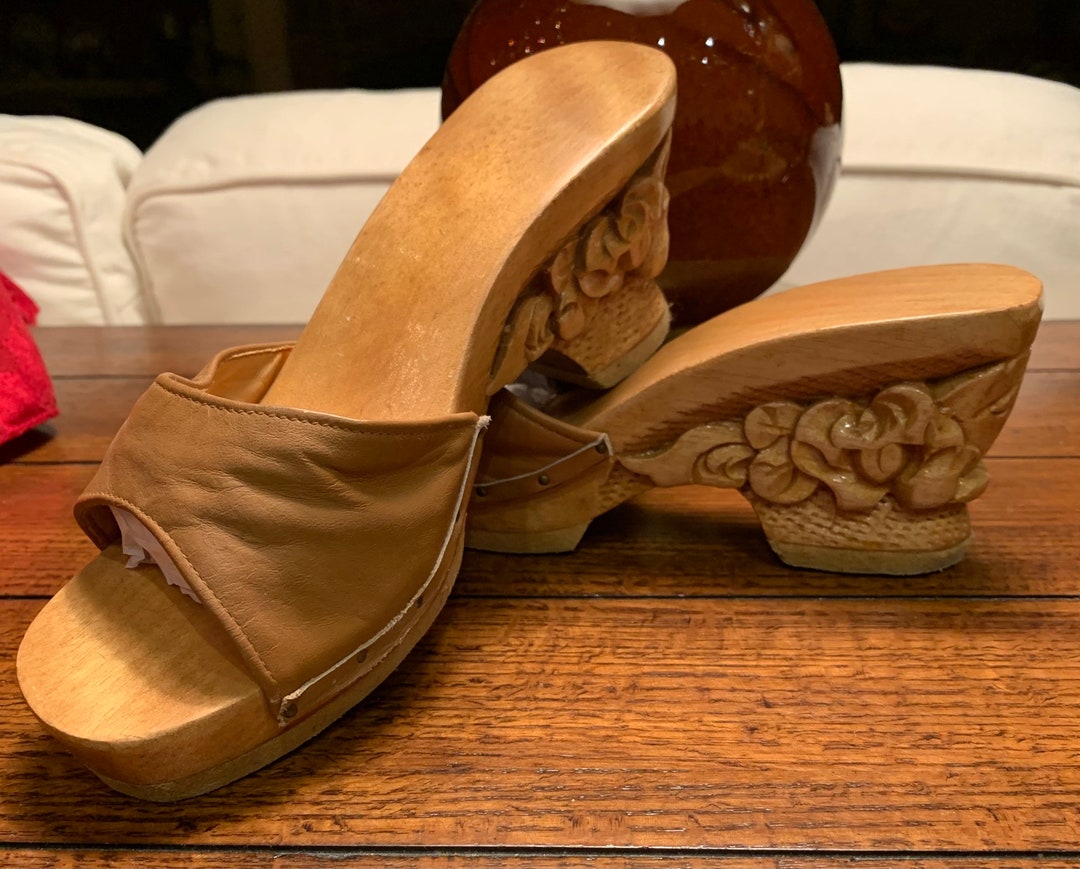 1980 Tiki Sandals - Etsy