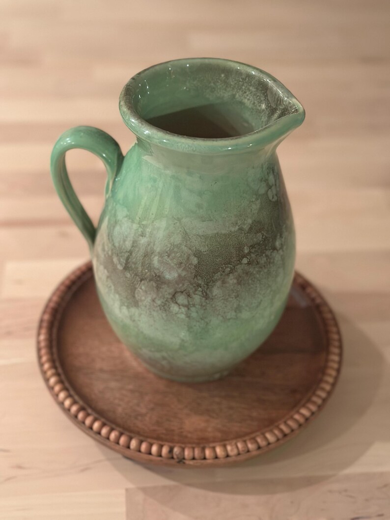 Handarbeit Brushed Green Pottery Pitcher - Etsy