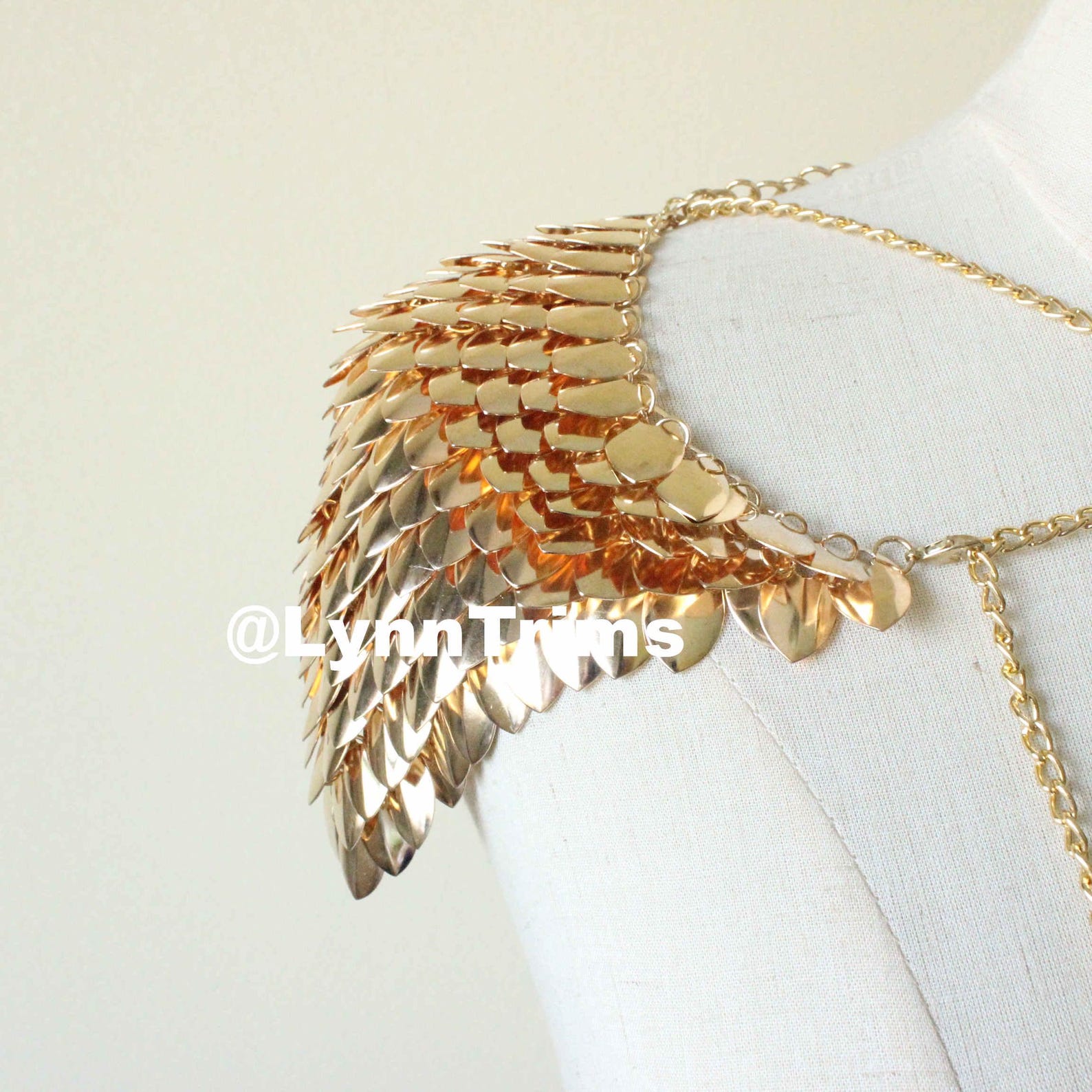 Armor Epaulets in Dragon Scales Knitted Scalemail Harness Shoulder ...
