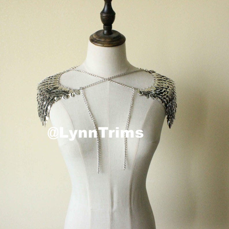 Armor Epaulets in Dragon Scales Knitted Scalemail Harness Shoulder ...