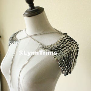 Armor Epaulets in Dragon Scales Knitted Scalemail Harness Shoulder ...