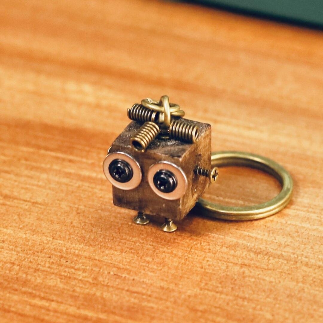 Handmade Steampunk Big-eyed Robot Keychain - Retro Wooden Gear Pendant ...