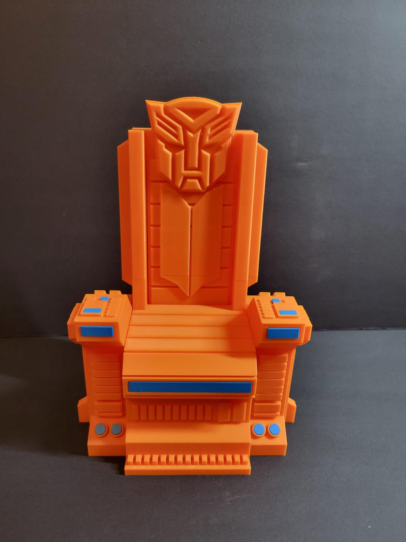 Masterpiece-scale Autobot Commander Chair for Optimus Prime | 3D ...