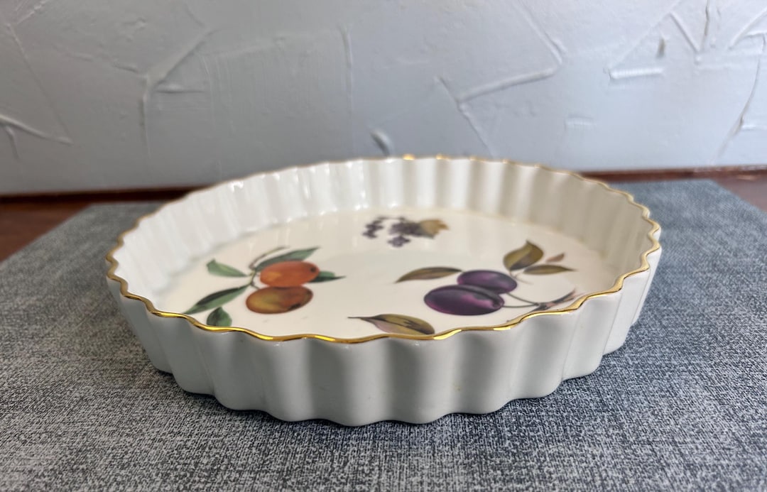 Royal Worcester Evesham Gold Rim, Fruit Pattern 9" Quiche Made in ...