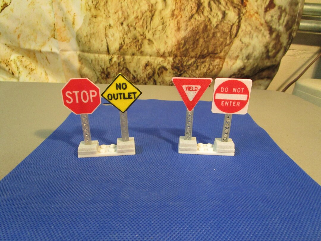 LEGO Compatible Mini Traffic Signs – Stop, Do Not Enter, Yield, No ...