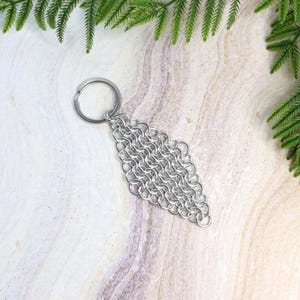 Chainmail Keychain Tutorial | Learn How to Make a Metal Fidget Sheet ...