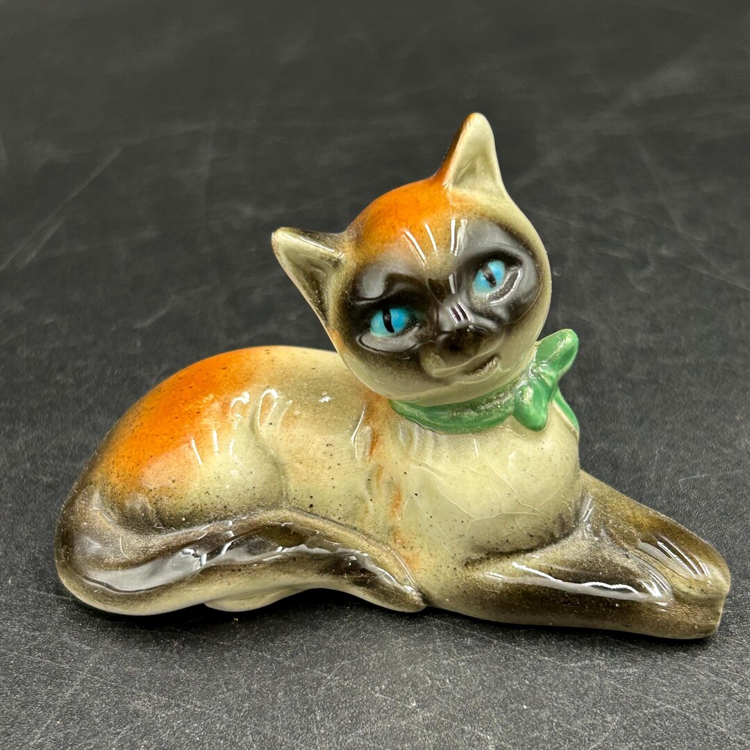 Vintage Goebel W Germany Siamese Cat Figurine SK-35 Blue Eyes Green Bow ...