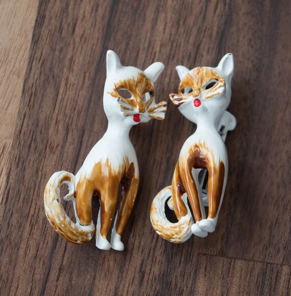 Brown And White Cat Pins Enamel And Metal - Gem