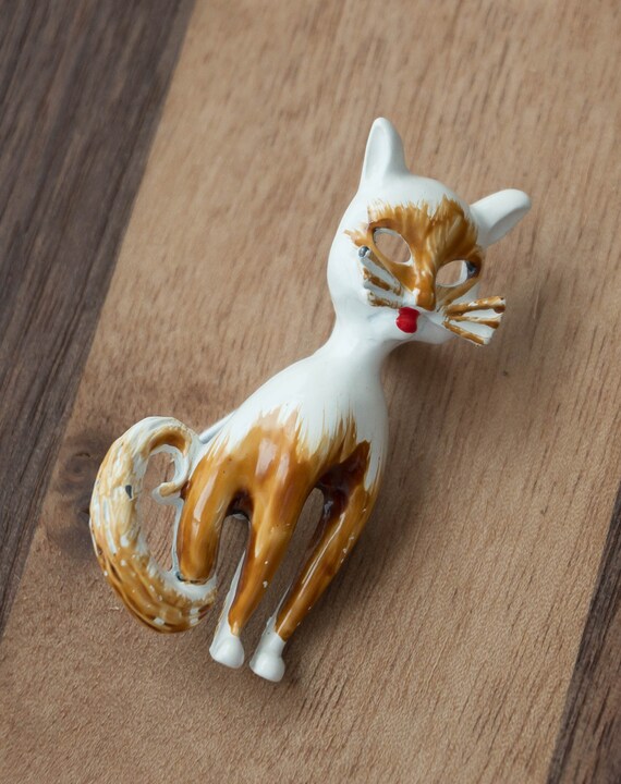 Brown And White Cat Pins Enamel And Metal - Gem