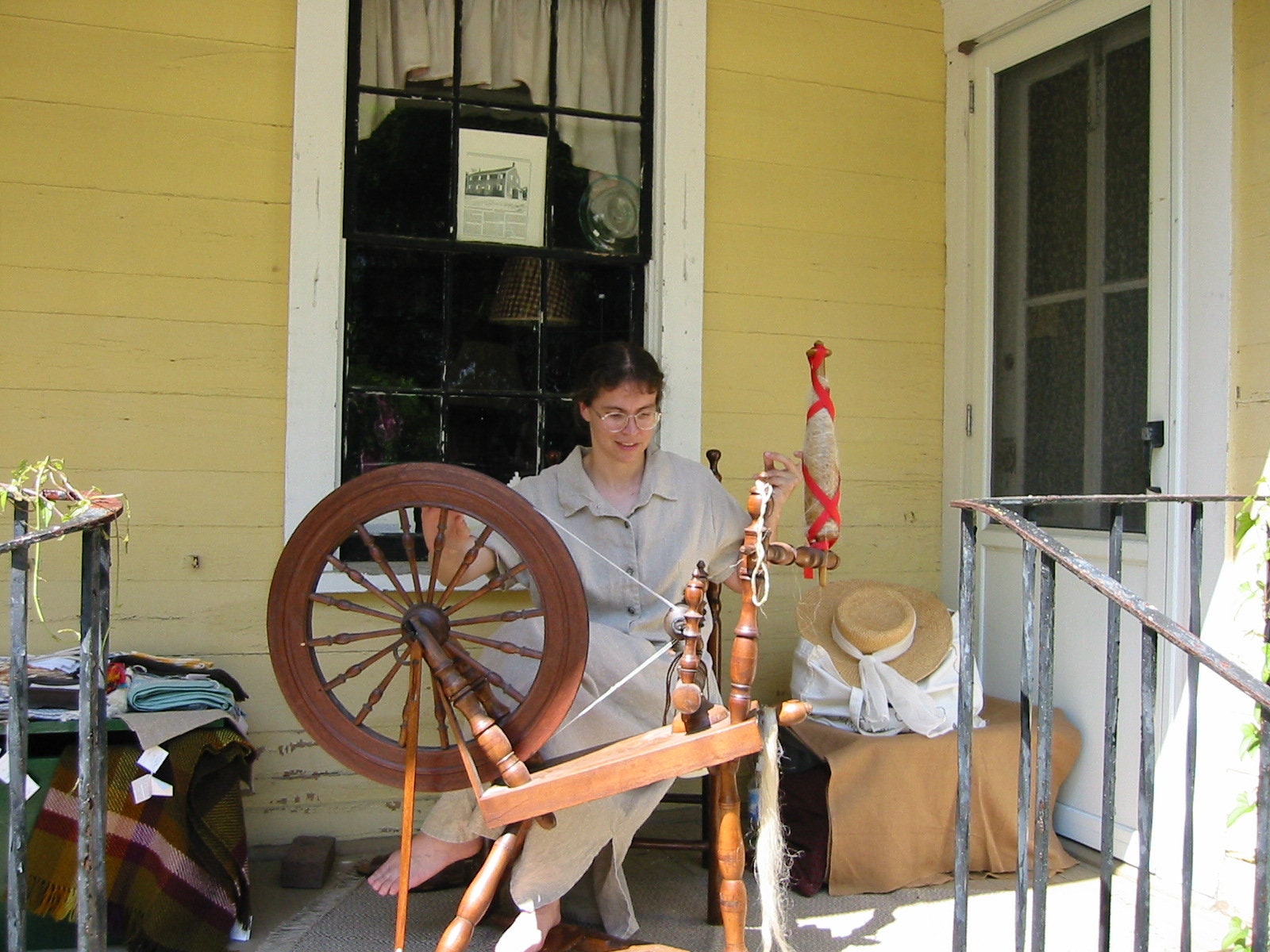 Handmade Linen Yarn Flax Hand Spinning Tutorial, Treadle Wheel Beginner ...