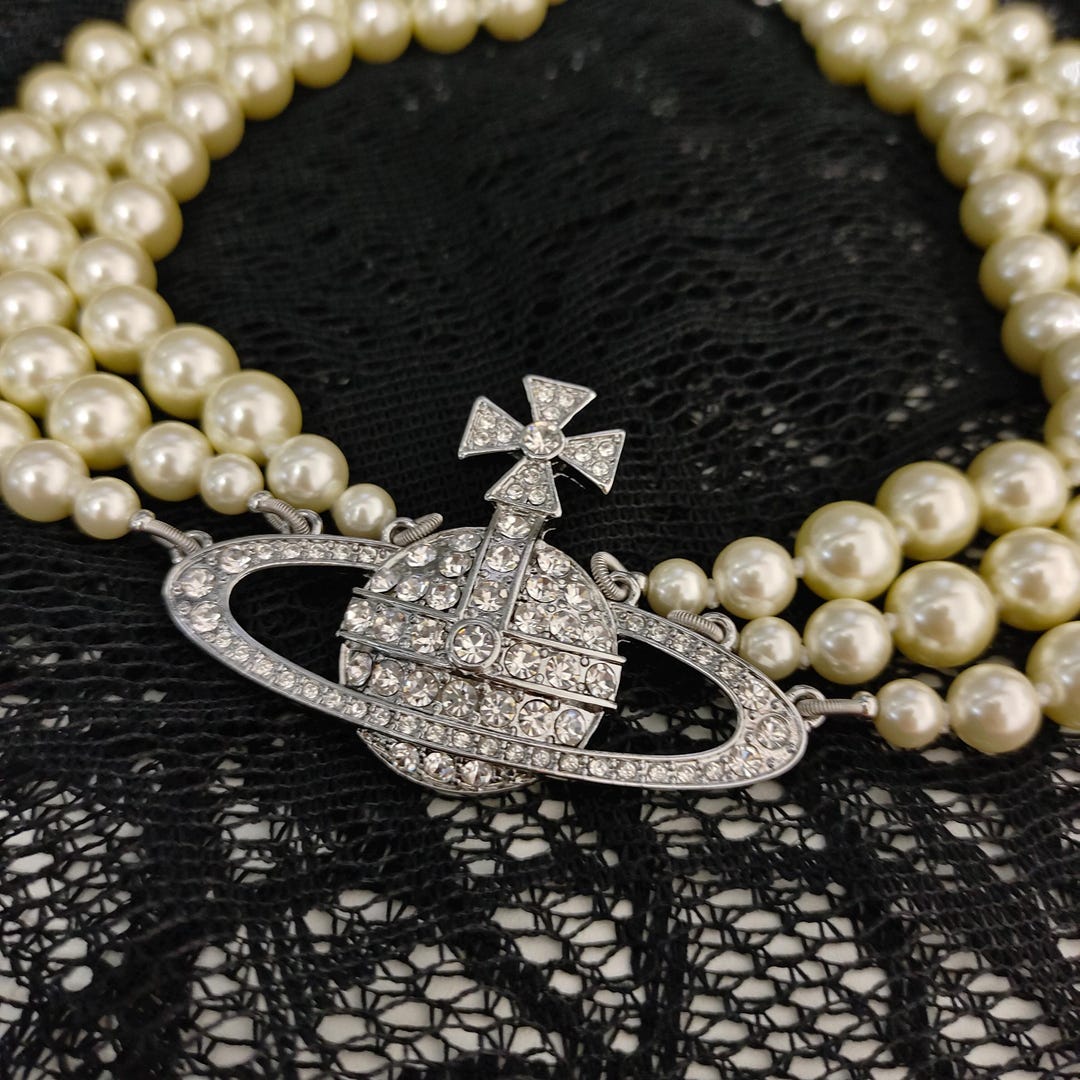 Colar VW Orb Saturn 100% novo, gargantilha com 3 cordas de pérolas ...