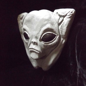 Alien Face Plaque Wall Hanging Grey Black Extra Terrestrial Little Gray ...