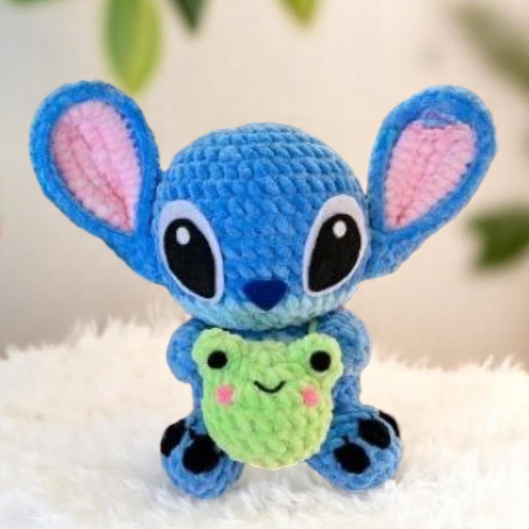 Blue Alien Crochet, Blue Alien Hold Frog Crochet Patterns, Blue ...