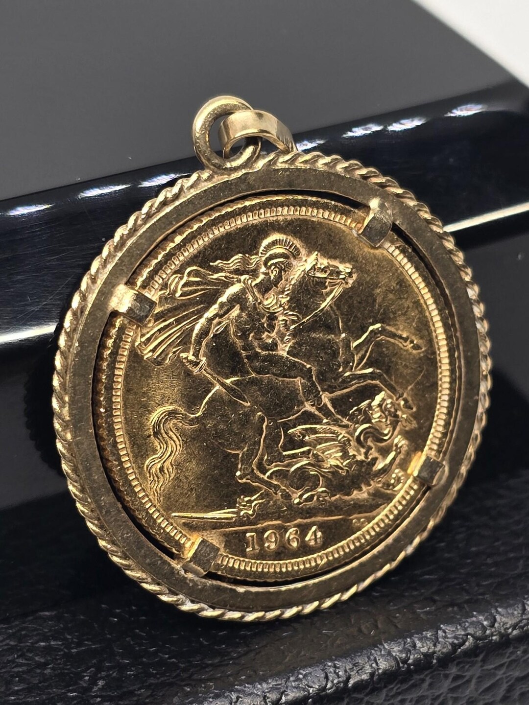 Classic 1964 Full Gold Sovereign Pendant in 9ct Rope-twist Frame - Etsy