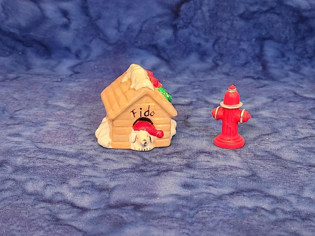 Christmas Village Fido in Dog House and Fire Hydrant Holiday Home Décor ...