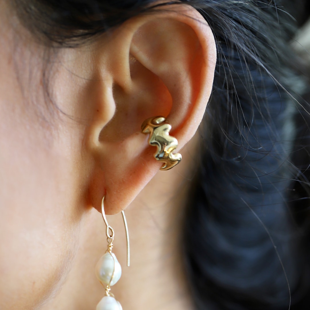 Wavy Cartilage Ear Cuff Hug Hoop Wide Cartilage Hoop in Gold or Silver ...