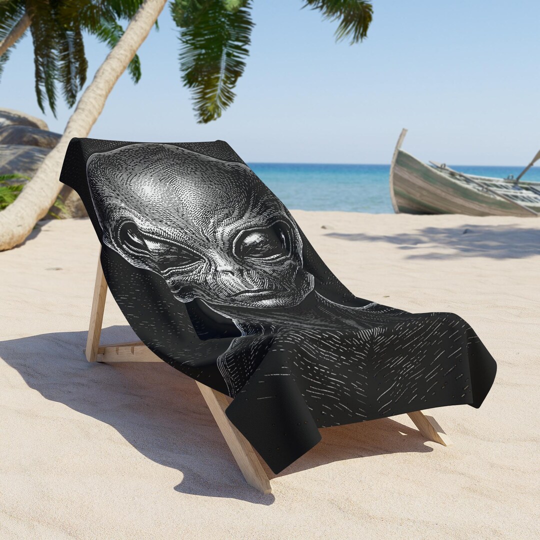 Alien Head Beach Towel | Monochrome Extraterrestrial Illustration - Etsy