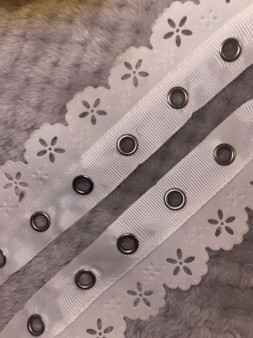 3 Yards White Grosgrain Eyelet Silver Grommet Diecut Scalloped Sewing ...