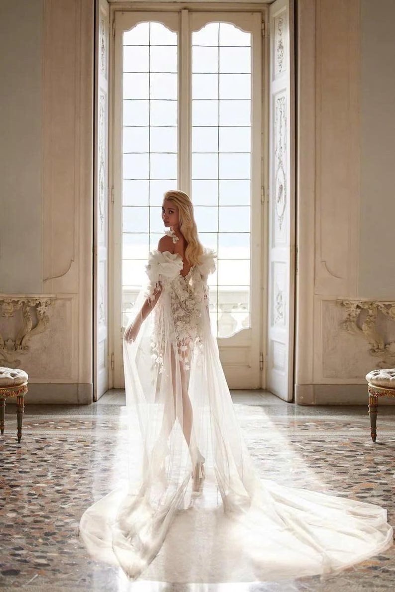 Dreamy Bridal Gown With Hand-applique Floral, Romantic Wedding Dress ...