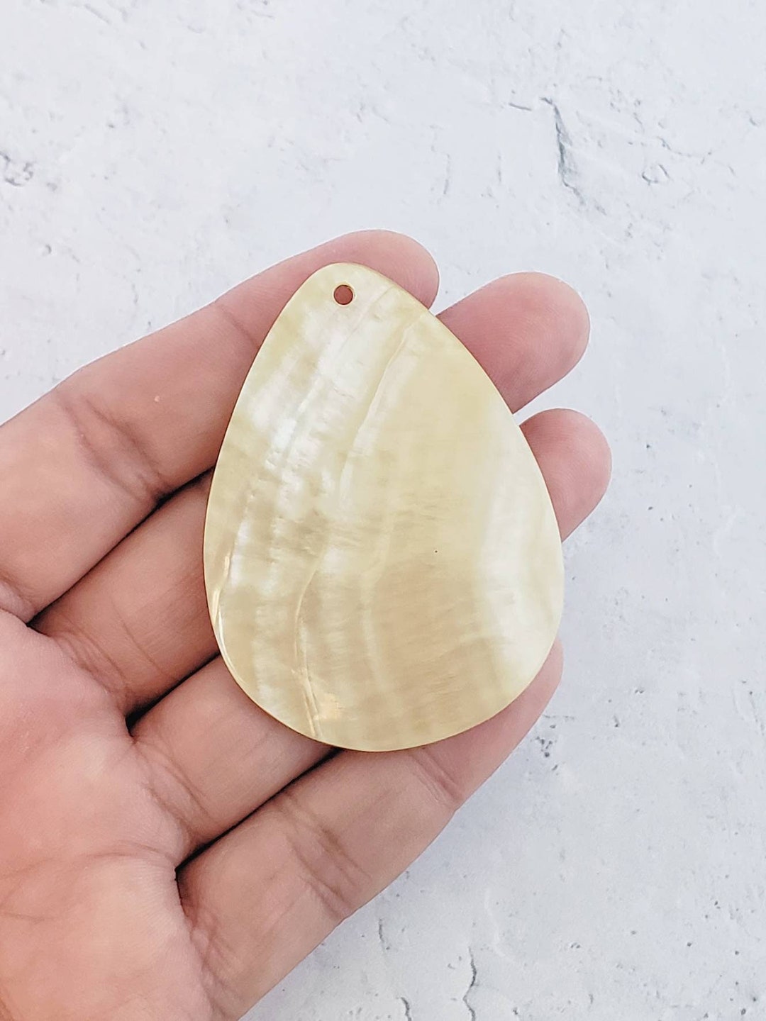 Natural Teardrop Shell Pendants, Creamy Yellow Mother of Pearl Pear ...