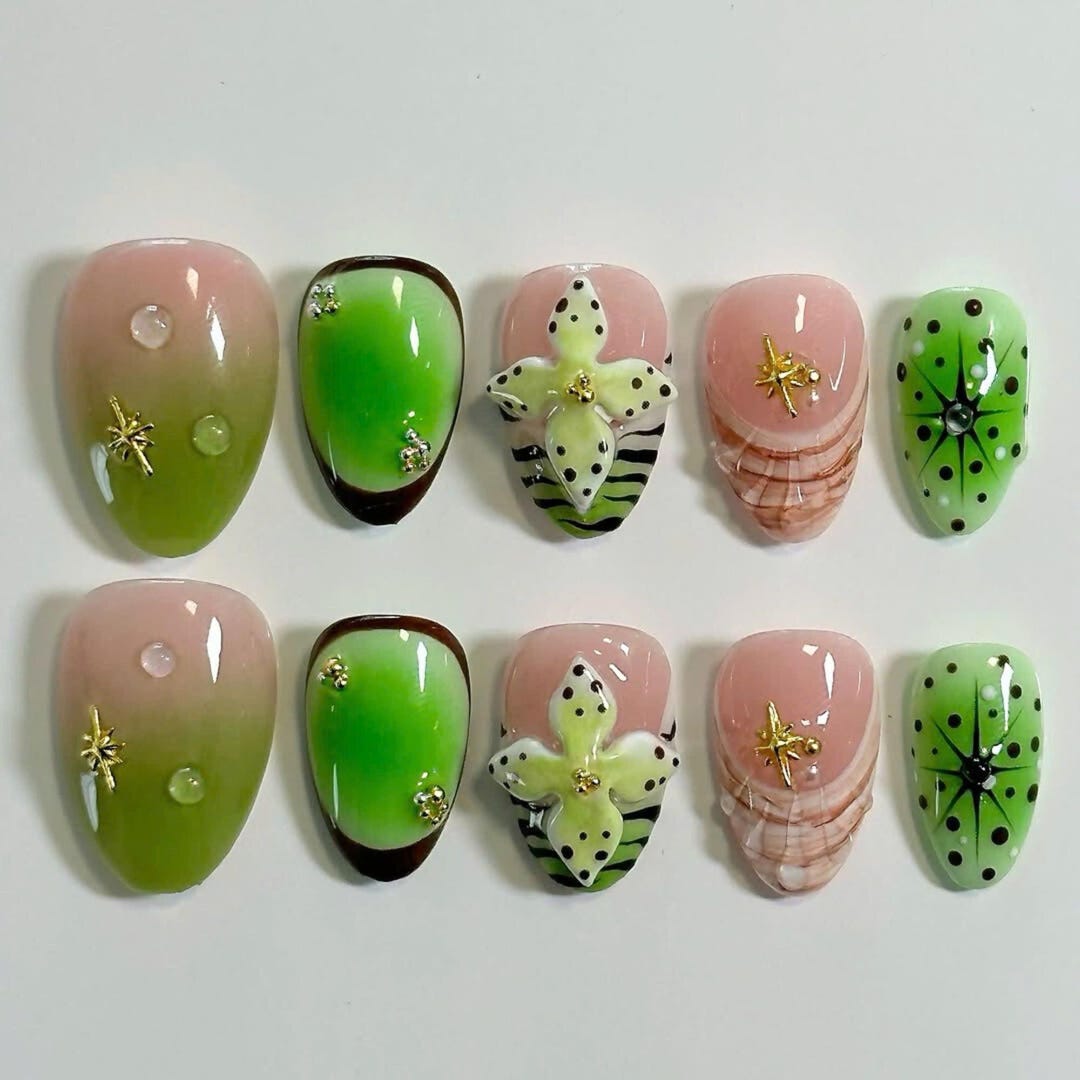 Custom Green Floral Short Oval Nail Set, Hand-painted Flowers, Zera ...