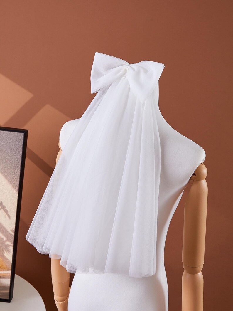Velo de novia minimalista con lazo: accesorio corto de tul blanco para ...