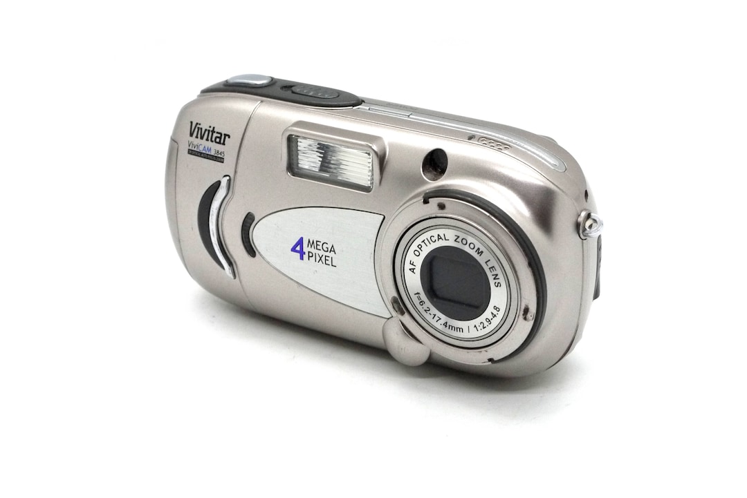 Gift Set: Vivitar Vivicam 3845 4 Megapixel Digital Camera With ...