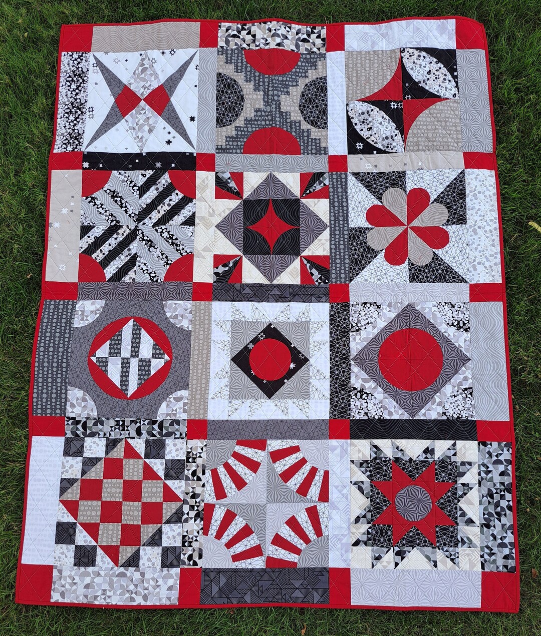 Black, White, and Red Throw Size Sampler Quilt - Etsy