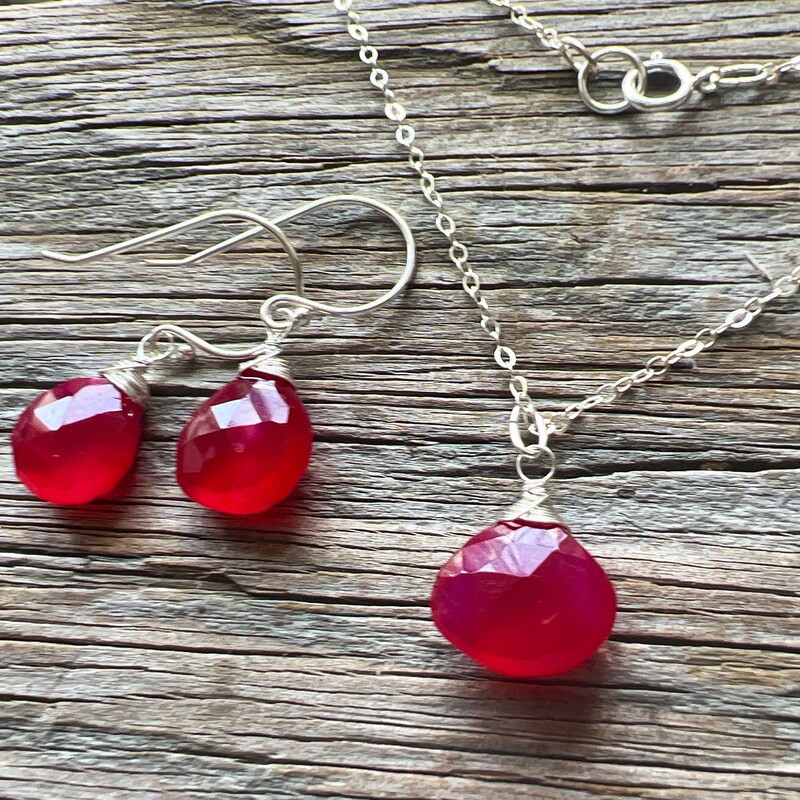 Magenta Necklace - Etsy
