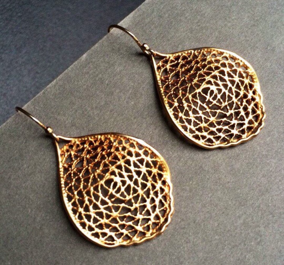 Gouden Filigraan Oorbellen. Goud bungelt. Moderne sieraden. - Etsy ...