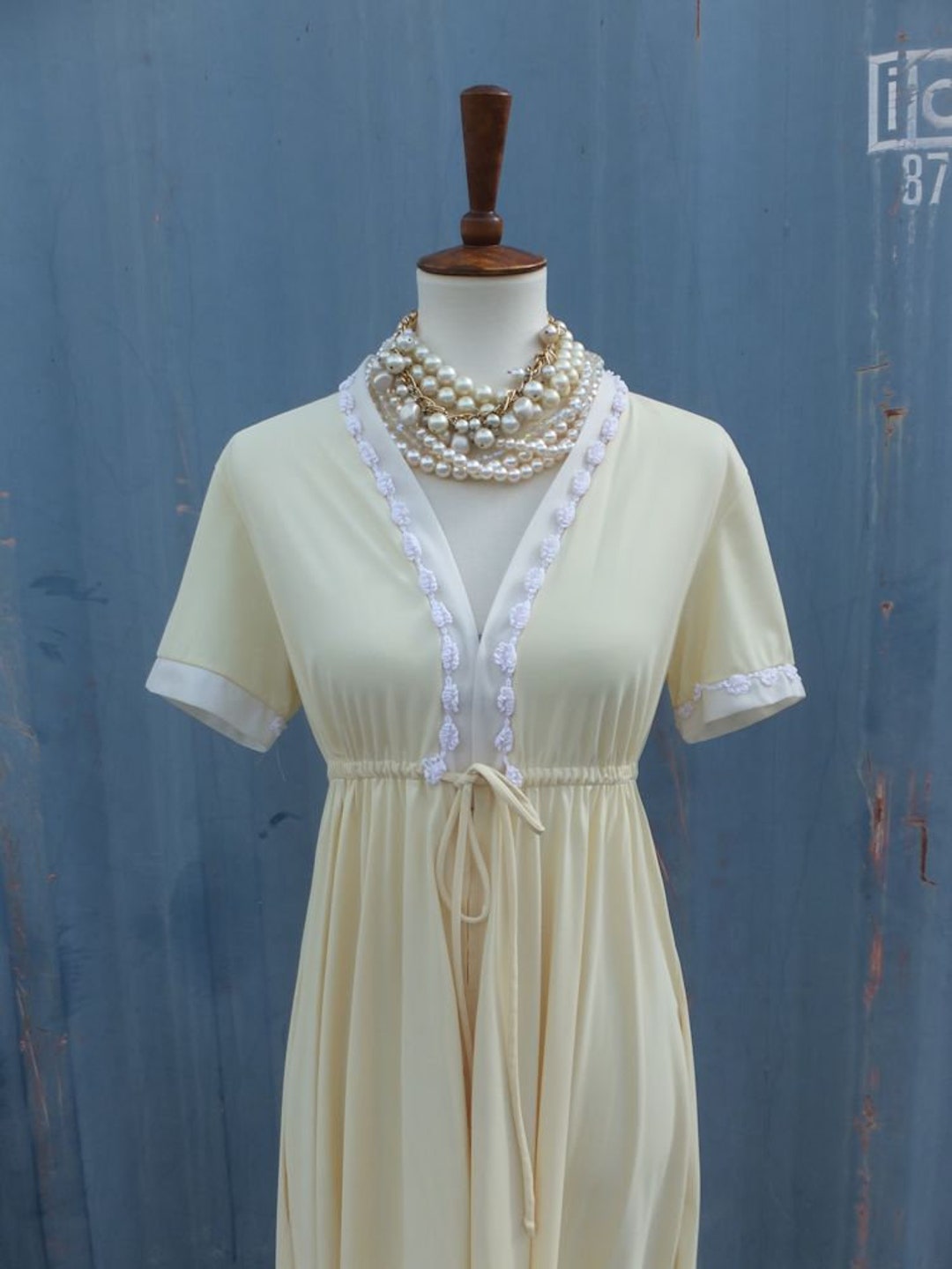 Vintage 1960/70s Vanity Fair Robe, Pale YELLOW Robe Size MEDIUM/BUST up ...