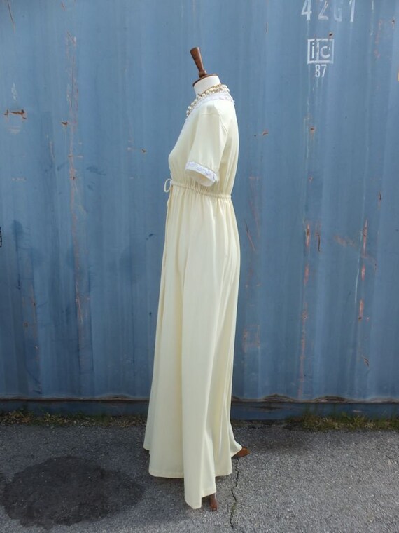 Vintage 1960/70s Vanity Fair Robe, Pale YELLOW Robe s… - Gem