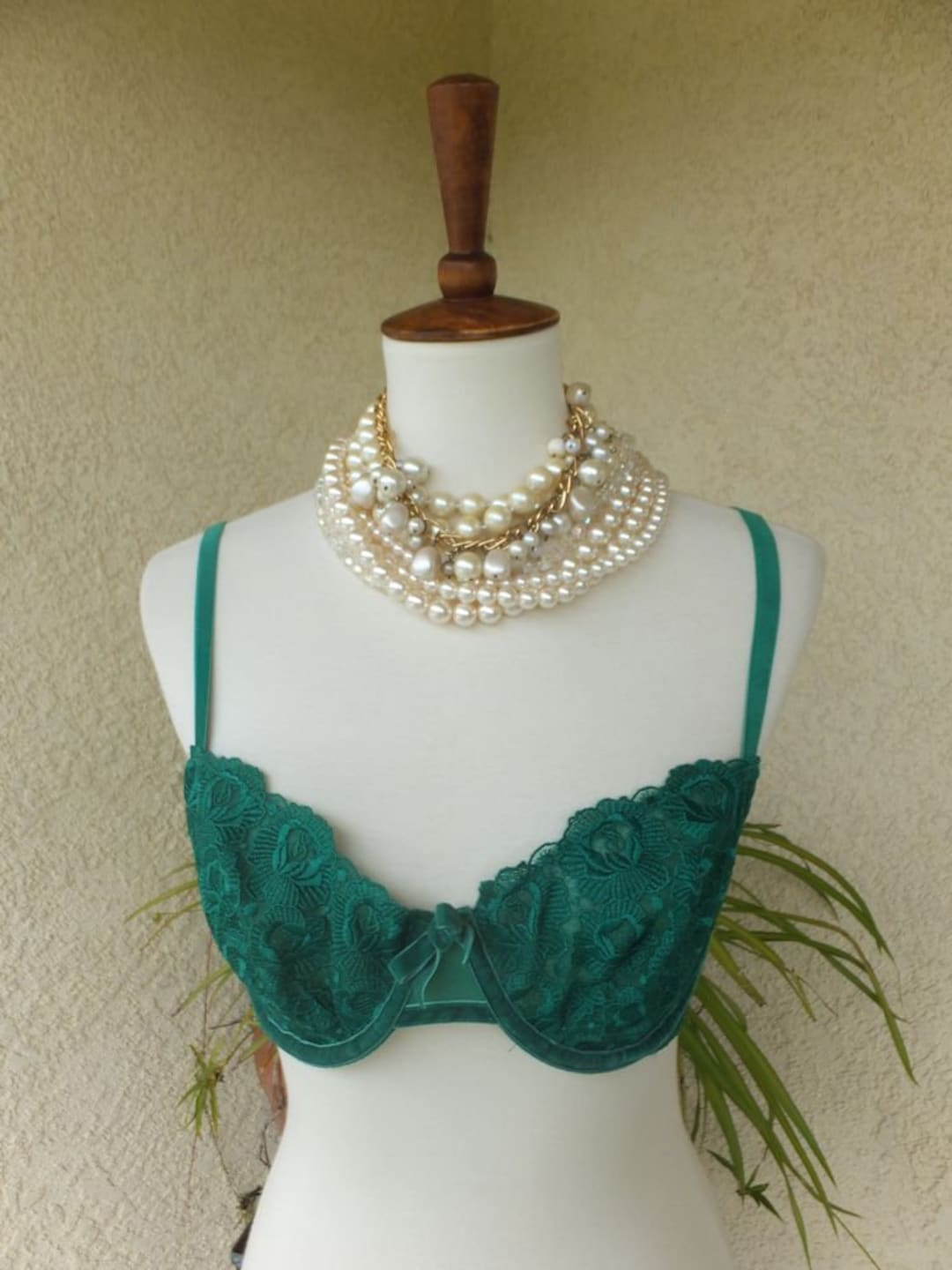 Lovely Victoria's Secret EMERALD GREEN Bra Underwire Lace W/velvet Trim ...