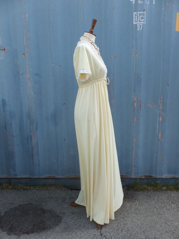 Vintage 1960/70s Vanity Fair Robe, Pale YELLOW Robe s… - Gem
