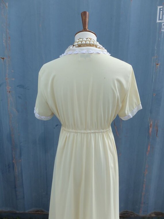 Vintage 1960/70s Vanity Fair Robe, Pale YELLOW Robe s… - Gem