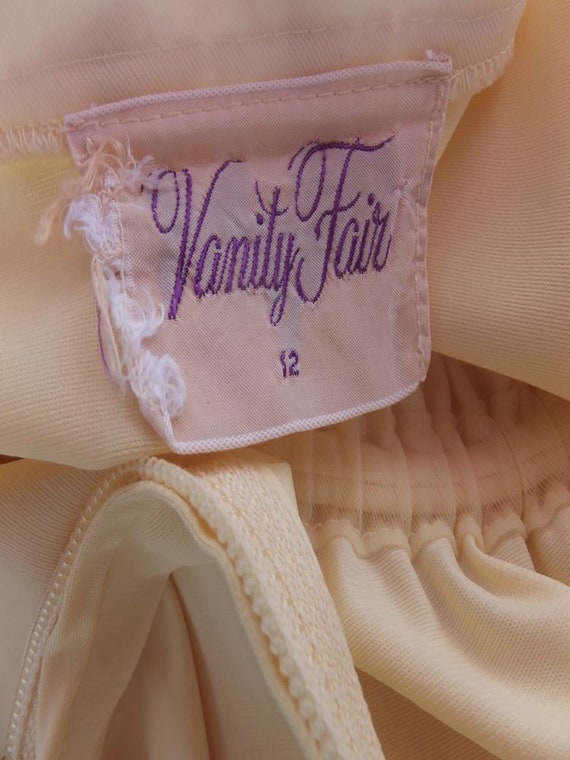 Vintage 1960/70s Vanity Fair Robe, Pale YELLOW Robe s… - Gem