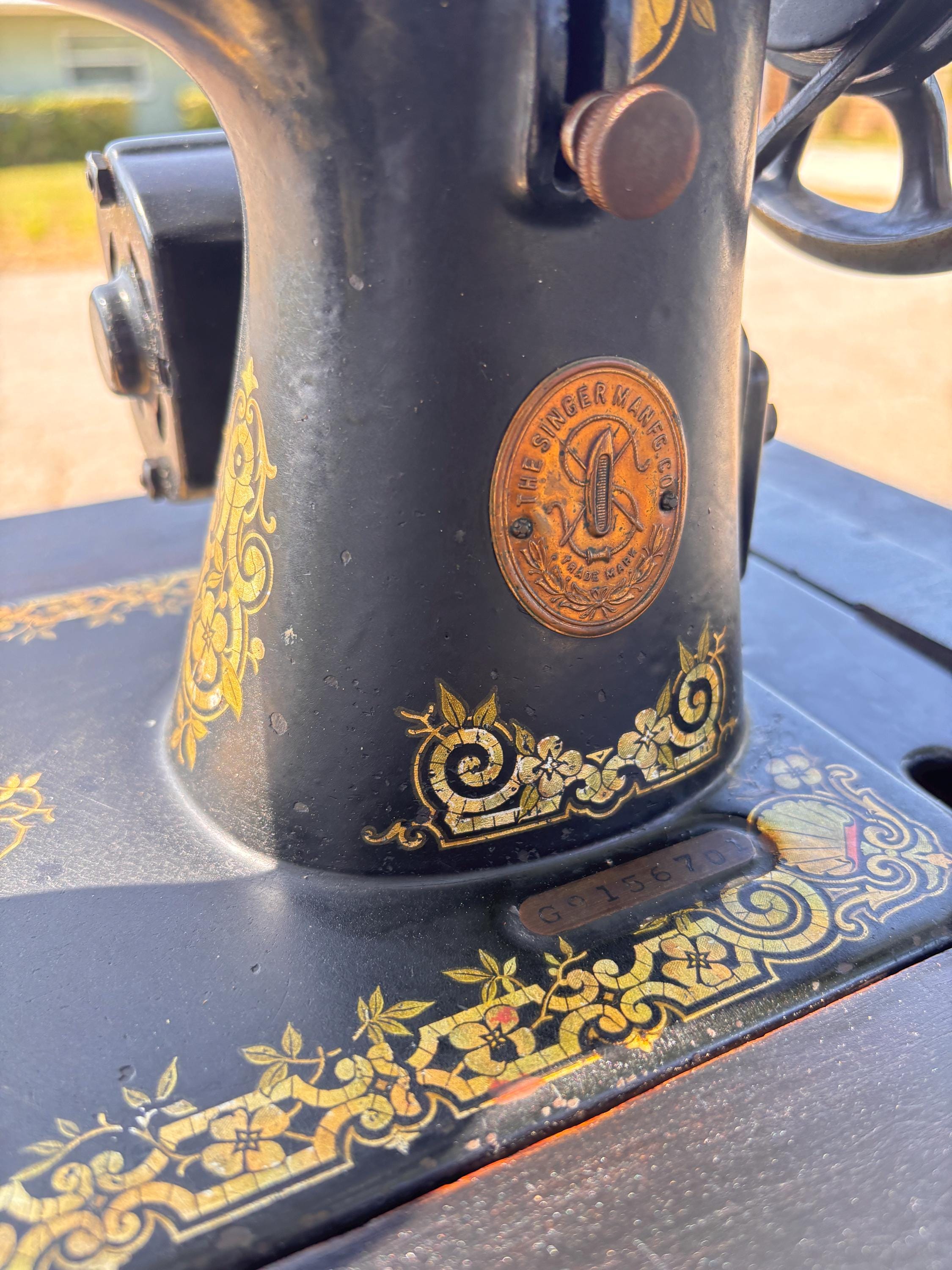 1900 Singer Sewing Machine With Parlor Cabinet/ Many Extra Accessories ...