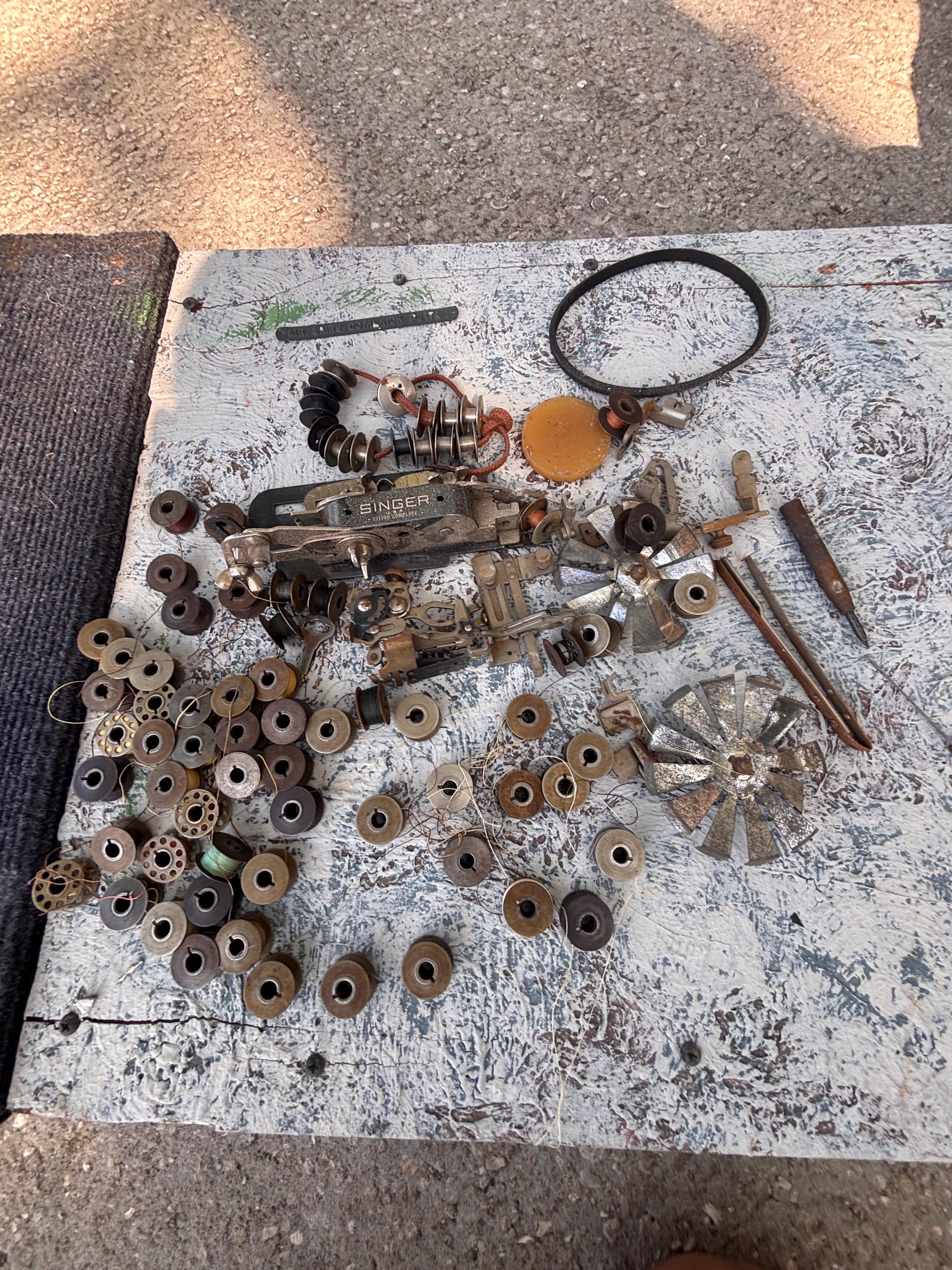 1900 Singer Sewing Machine With Parlor Cabinet/ Many Extra Accessories ...