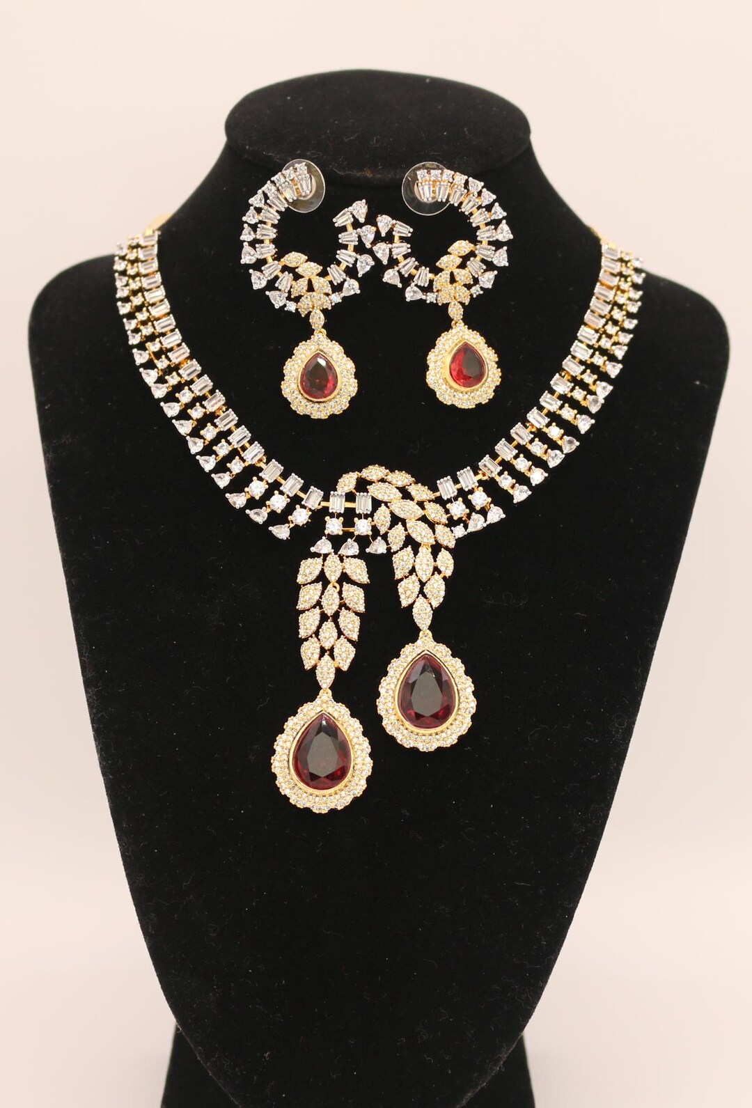 Golden Scarlet Luxe: Vintage Royalty Jewelry Set - Etsy