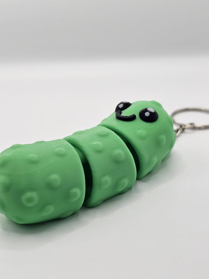 Articulated Pickle Keychain, 3D Printed Fidget Toy, Wiggling Desk ...
