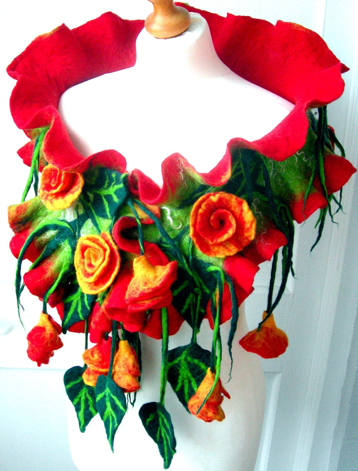 Hand Felted, Wool Jewelry Felted Woman ART Scarf-- RED ROSES -- - Etsy UK