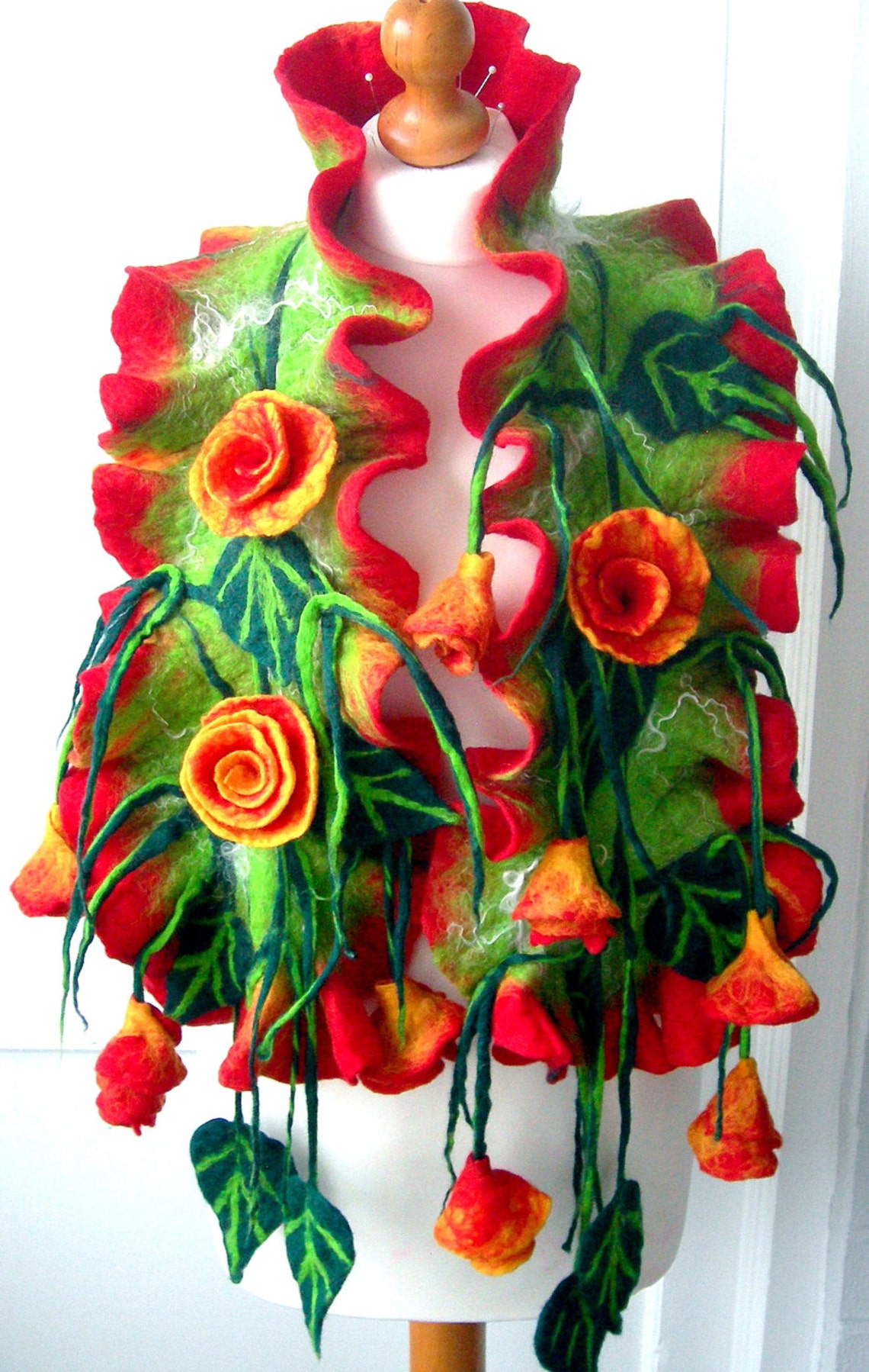 Hand Felted Wool Jewelry Felted Woman ART Scarf RED ROSES - Etsy