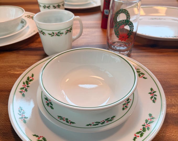 Vintage Corelle Christmas Holly Dinnerware Set – 31-piece Holiday Dish ...