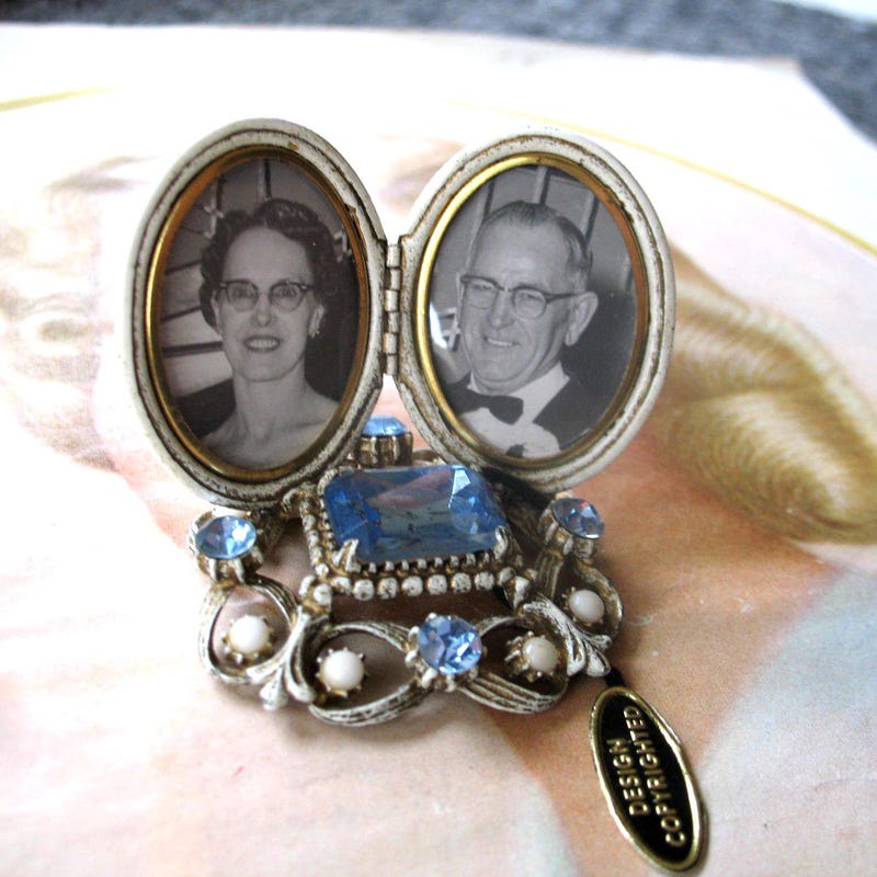 Locket Display - Etsy