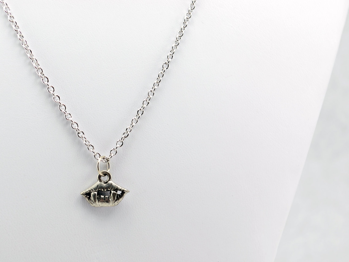 Silver Vampire Fangs Necklace Silver Vampire Necklace, Vampire Teeth ...