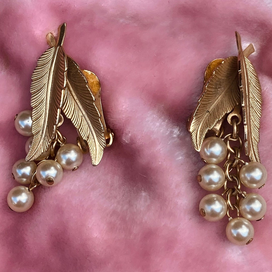 Pearly Drip 70s Disco Feather Clip Earrings - Etsy
