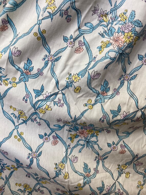 Cottagecore Vintage 80s Ribbons and Bouquets Print Hi… - Gem